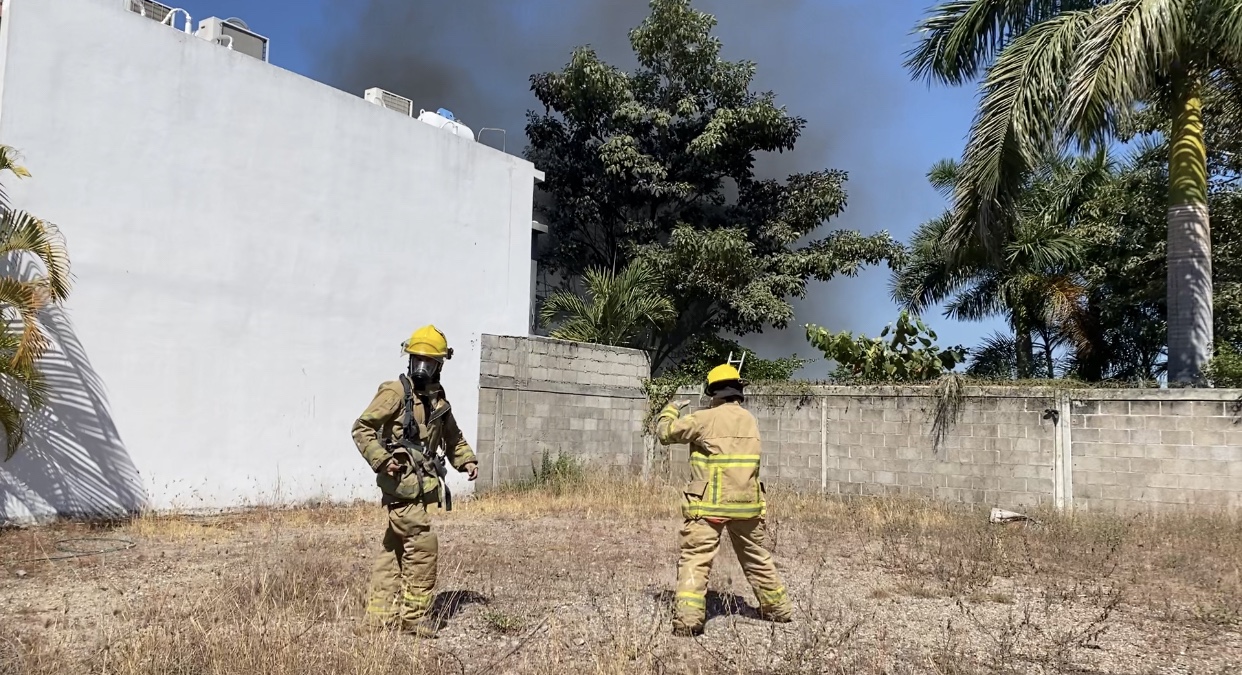 Se quemó una embarcación en el fraccionamiento Los Medanos | Vive Puerto Vallarta