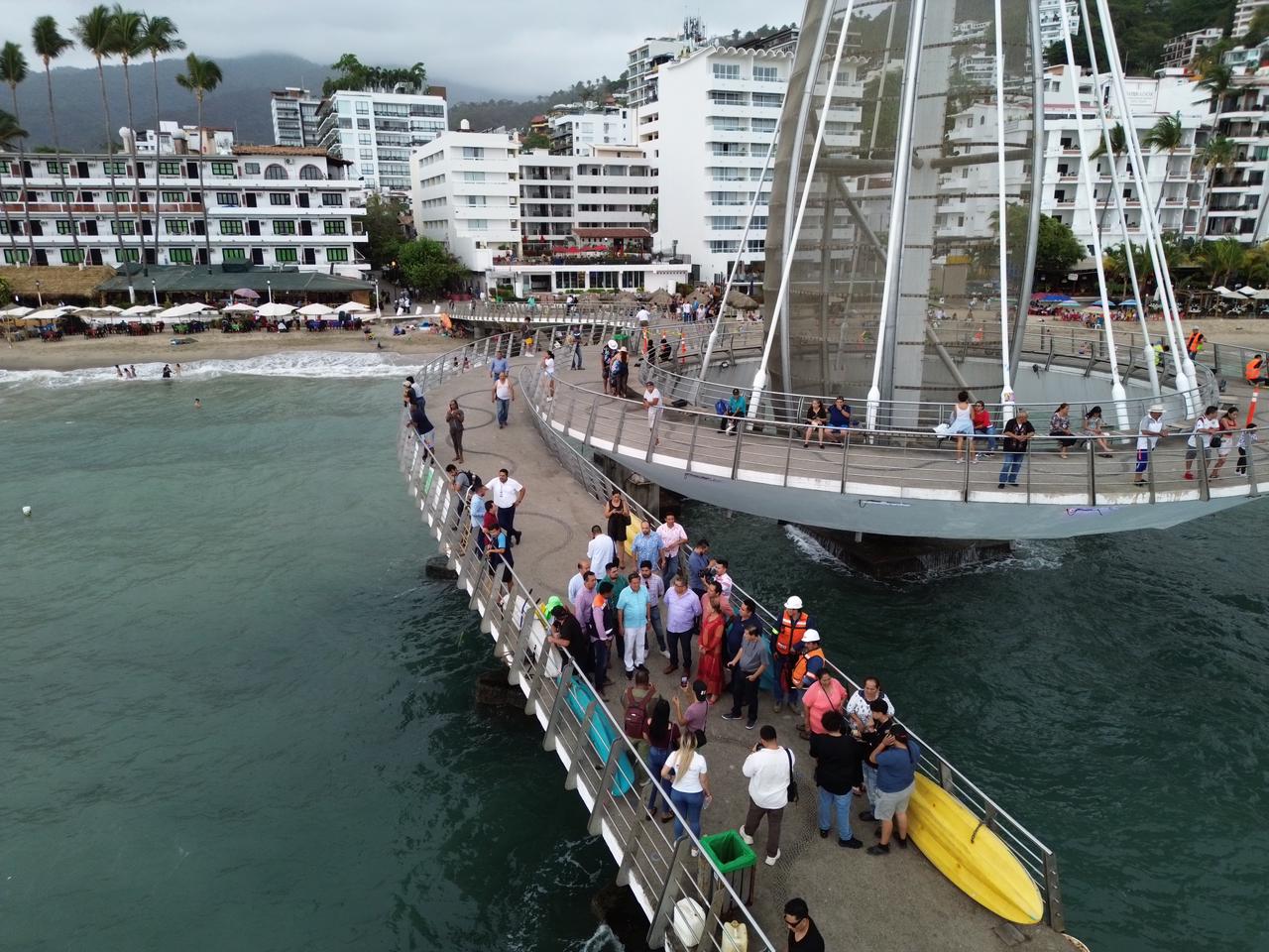 Profe Michel supervisa rehabilitación del Muelle de Los Muertos | Vive ...
